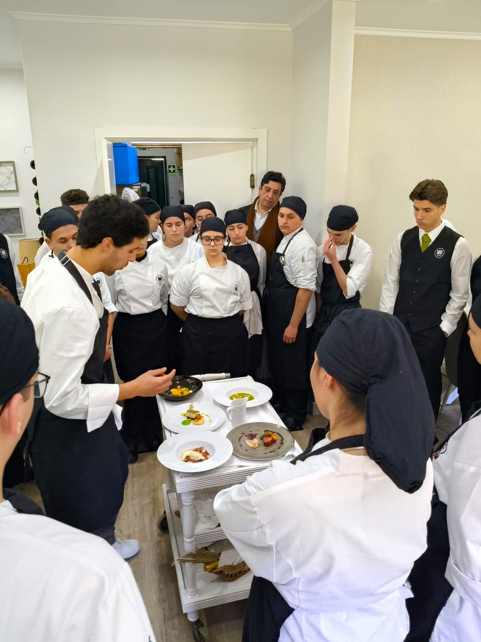 Antigos alunos regressam à EPSM para celebrar 30 anos do curso de ...